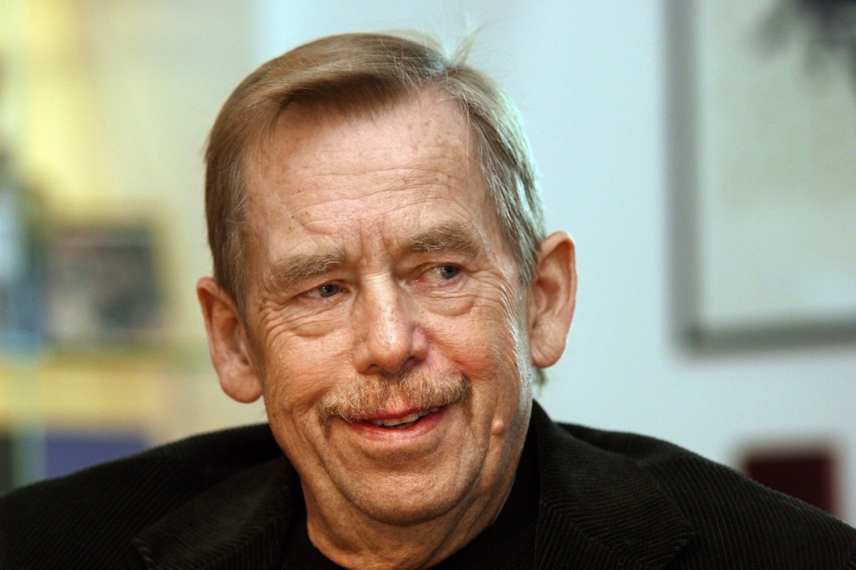 3 důvody, proč Václav Havel in memorial připomíná komunistické papaláše ...